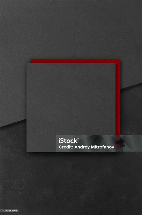 어두운 콘크리트 배경에 검은 색과 빨간색 직사각형 모형 디자인 요소 또는 포트폴리오 공간을 복사합니다 명함에 대한 스톡 사진 및 기타 이미지 Istock
