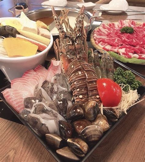 樂崎火鍋 新莊店 歡樂崎聚【真人版大熔爐】 今天是學校社團慶功宴的日子。 本來是很容易解決的事情，