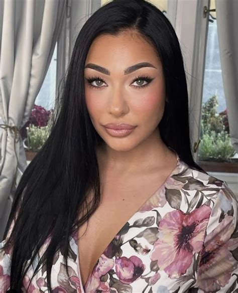 Sanja Vučić Promenila Lični Opis