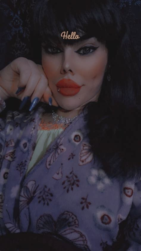 Queen Junella Syrian Transsexual Escort In Beirut