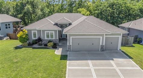 2001 Ridge Tree Dr Pleasant Hill Mo 64080 559000 ®