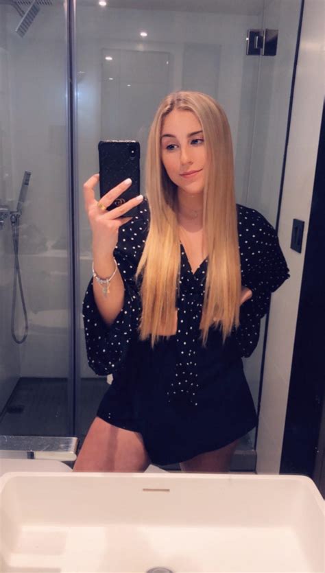 Bathroom Selfie R Girlswithphones