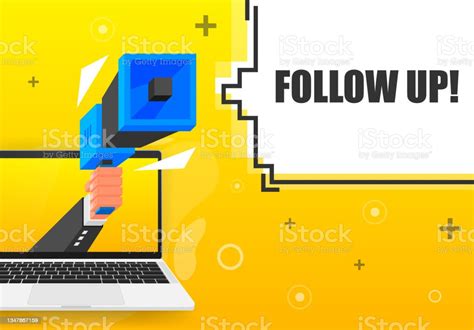 후속 배너 템플릿을 따르십시오 메가폰을 사용한 마케팅 전단지 등분 및 픽셀 스타일 소매 프로모션 및 공지를 위한 템플릿입니다