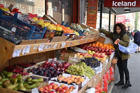 Uk Inflation Falls From 41 Year High In Run Up To Boe Rate Decision