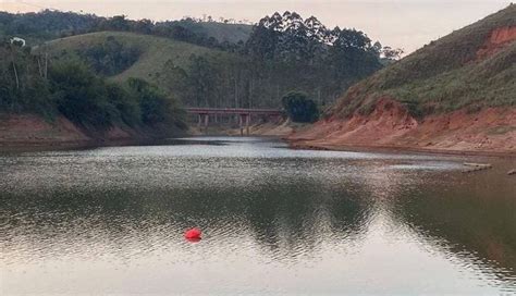 Menino De 1 Ano Morre Afogado Em Represa Pais Conversavam Com Vizinho