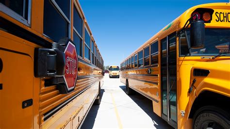 Texas Bus Laws When You Can And Can T Pass A Babe Bus Kvue Com