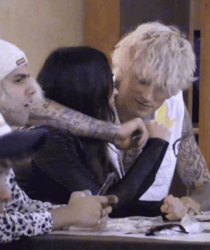 Megan Fox Mgk  Megan Fox Mgk Colson Baker Откриване и споделяне