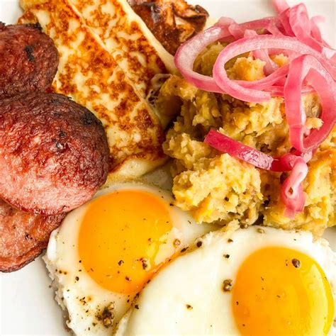 Dominican Breakfast Mangú Con Los Tres Golpes Theres Food At Home