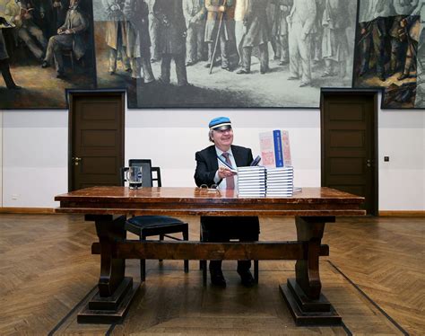 Mati Laur Näitab Vene Ajalugu Tragikoomilise Varjundiga