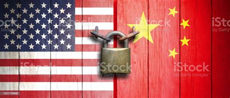 자물쇠와 나무 문에 미국 및 중국 플래그입니다 3 차원 일러스트 레이 션 0명에 대한 스톡 사진 및 기타 이미지 0명 3차원 형태 개념 Istock
