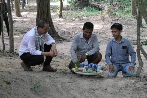 ក្រុមអ្នកជំនាញ ធ្វើកំណាយក្នុងកំពែងប្រាសាទអង្គរវត្ត ទិសនីរតី