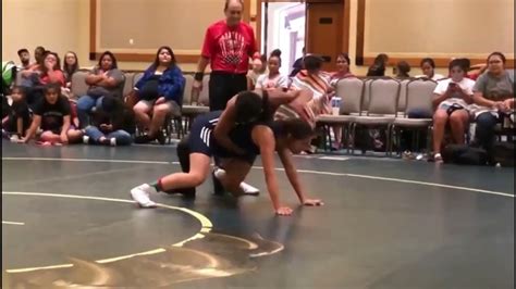 کشتی دختر با پسر فن جالب و دردناک پسر روی دختر Girl Banana Split Wide