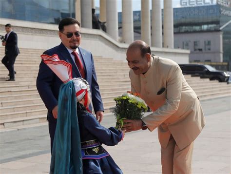 УИХ ын дарга Г Занданшатар БНЭУ ын Парламентын доод танхим Лок Сабха гийн дарга Ом Бирла г Д