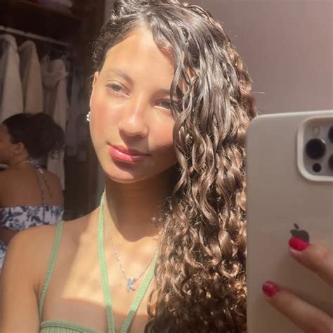 Kamilly Cardooso Threads Say More