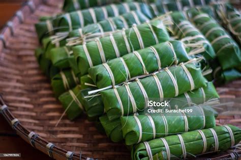 콩으로 만든 태국 디저트 끈적 끈적한 쌀바나나 잎에 싸여 중국 설날 축제에 먹기 위해 건강한 식생활에 대한 스톡 사진 및 기타 이미지 건강한 식생활 고기 굽기