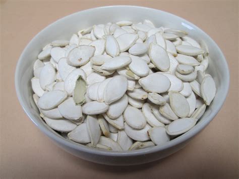 Roasted White Pumpkin Seeds Inn Shell 25 Lbs Case — Green Bulk