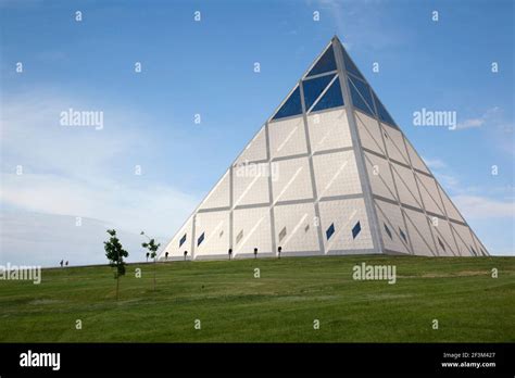 Designed By Famed British Architect Sir Norman Foster This 60 Million