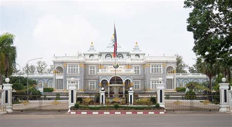 ໂຮງຮຽນການເມືອງ ໂຮງຮຽນການເມືອງ ແລະ ການປົກຄອງແຂວງອຸດົມໄຊ