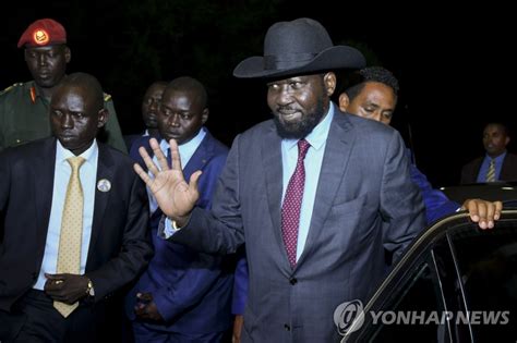 행사장서 바지에 실례한 남수단 대통령 촬영 언론인 6명 구금 나무뉴스