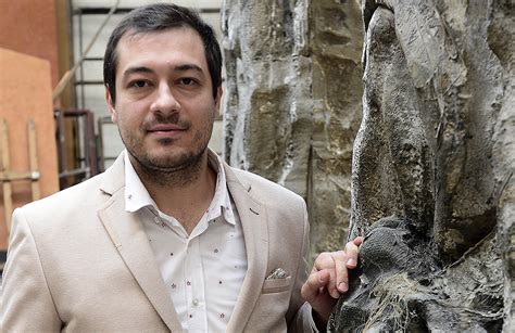 ОПЕРСКИОТ ПЕЈАЧ ВЛАДИМИР САЗДОВСКИ РАБОТИ СО МЕНАЏЕРОТ НА ПАВАРОТИ И КАРЕРАС СМАРТ СДК МК