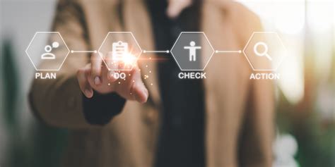 가상 순서도로 비즈니스 프로세스 및 워크 플로우를 보여주는 사업가 기업 성장 목표 계획 및 설정 비즈니스 프로세스 최적화 비즈니스 솔루션 마케팅 전략 계획 건강관리와 의술에