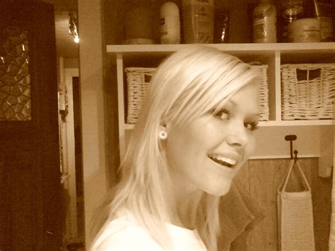 Rubia Caliente Amateur Posando Y En La Ducha Fotos Porno Xxx Fotos