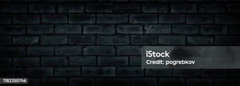 오래된 초라한 검은 벽돌 벽 질감입니다 시멘트 블록 어두운 와이드 스크린 배경입니다 우울한 그런 지 넓은 배경 0명에 대한 스톡 사진 및 기타 이미지 Istock