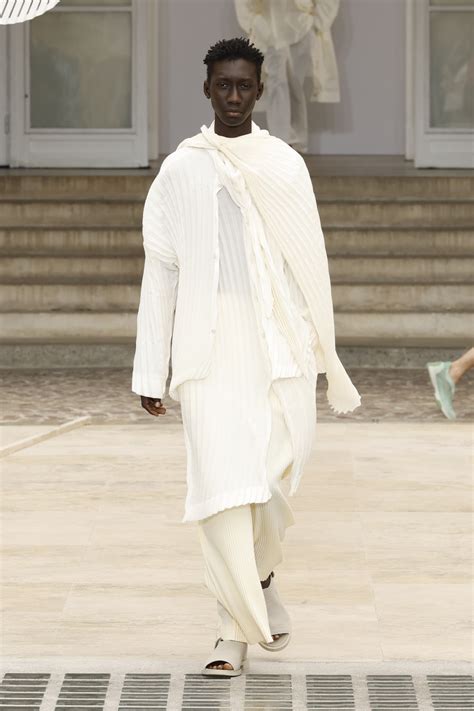 Homme Plissé Issey Miyake Spring 2025 Mens Runway Fashion Show
