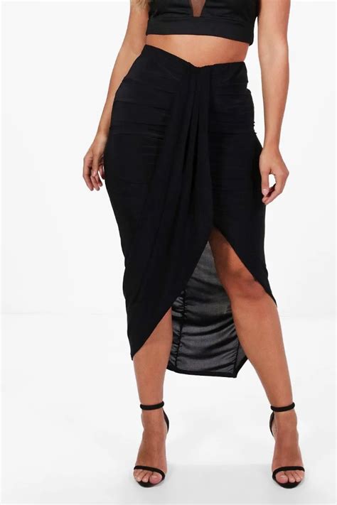What Skirt To Wear When You Have Wide Hips For A Top Look