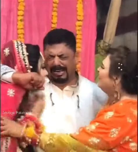 Bride Criticized For Dancing In Front Of Crying Father Reviewit Pk