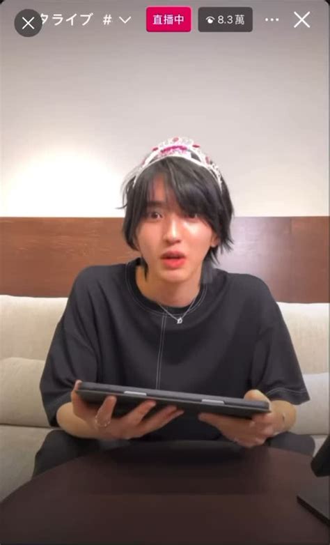 今天生日的道枝駿佑剛剛在ig Live提起seventeen和淨漢 說平時經常聽svt的歌 比如新曲maestro Super Fallin