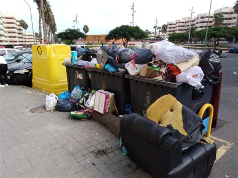 El Servicio De Recogida De Basuras De Las Palmas De Gran Canaria Es Un