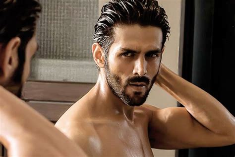 Kartik Aaryan Acting Sex Are Like Bread And Butter Says Kartik Aaryan Dgtl Anandabazar