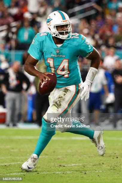 Hard Rock Stadium Exterior Photos And Premium High Res Pictures Getty
