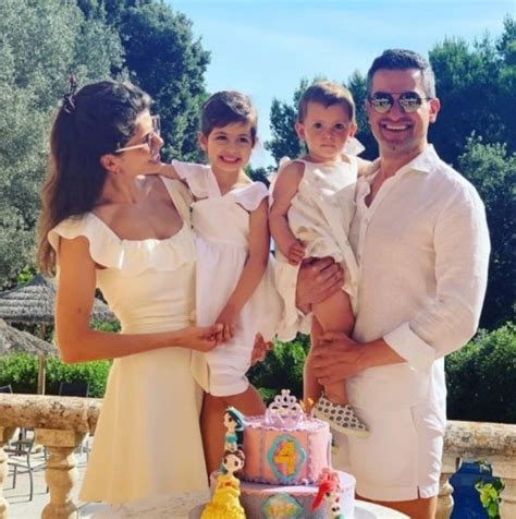 Славена Вътова заряза децата и мъжа си заради съветник на Румен Радев За Жената