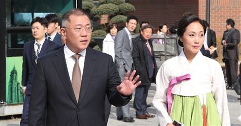 조카 결혼식 참석한 정의선