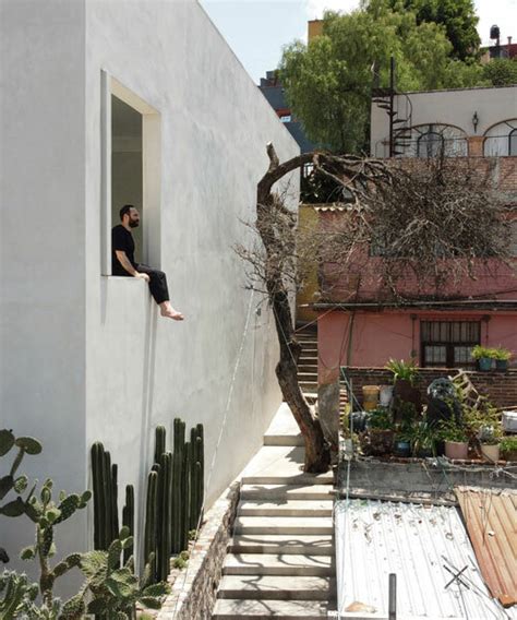Associates Architecture Shapes Introverted House And Gallery In Mexico