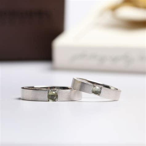 동화주얼리 종로결혼예물 종로웨딩밴드 커플링 결혼예물로 인기있는 커스텀 커플링 다이아 크기는 03캐럿 입니다 커플링디자인 커플링추천 웨딩밴드 웨딩