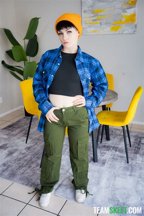 Pale Brunette Raee Ripley With Short Hair Fucked By Her Handsome Lover 14 Photos