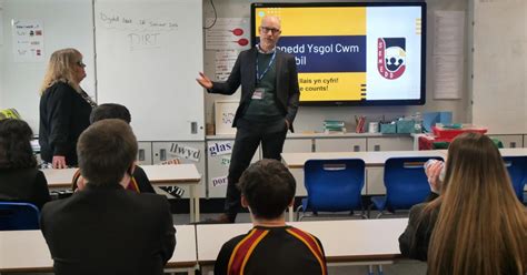 Visit To Ysgol Cwm Brombil Stephen Kinnock Labour Mp For Aberafan Maesteg