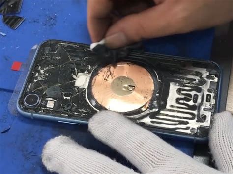 Лучший способ заменить разбитое заднее стекло iPhone XR - HD01
