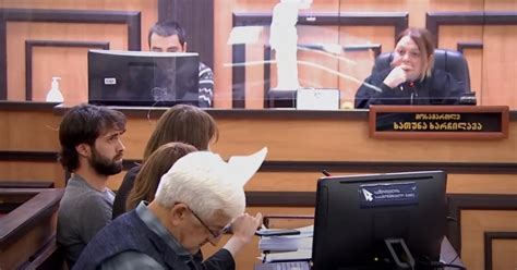 ადვოკატის თქმით სასამართლოს თანამშრომლებმა ბასილაშვილთან ფოტოები გადაიღეს