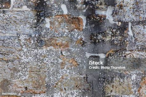 그런 지 질감이 있는 오래된 벽돌과 석조 역사적인 건물 벽의 전체 프레임 0명에 대한 스톡 사진 및 기타 이미지 0명 갈색 거친 Istock