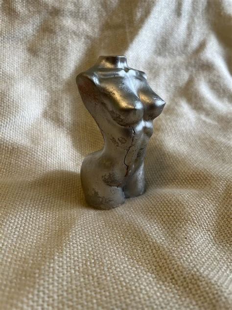 Статуетка жіночого тіла в срібному кольорі гіпсові вироби фігурки — ціна 128 грн у каталозі