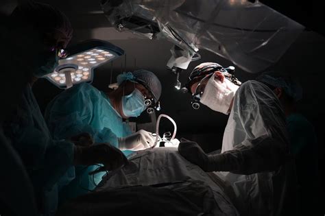 Иркутские нейрохирурги впервые прооперировали ребенка с помощью экзоскопа Новости Иркутска