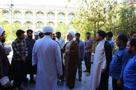 نشست صمیمی آیت الله اعرافی با مسئولان، اساتید و طلاب مدرسه علمیه امام