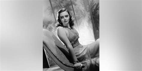 ‘its A Wonderful Life Star Donna Reed Quietly Kept Wwii Letters From Soldiers For Decades