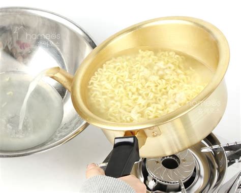 짜장라면 덕후를 위해 면발을 잡아주는 주전자 냄비 오펀 디스커스