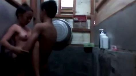 Ngintip Istri Ngentot Dengan Tukang Pijat