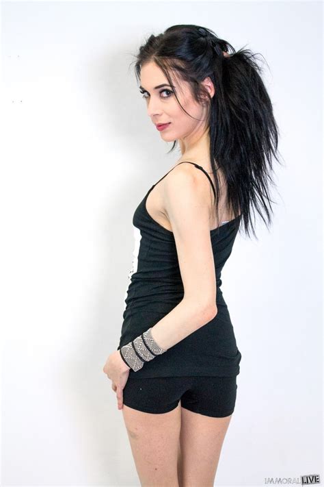 American Gothic Babe Aiden Ashley Showcases Her Sexy Skinny Body